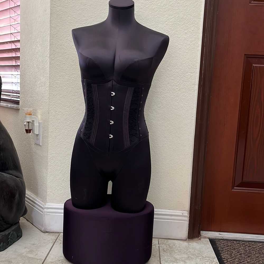 Victorias Secret Mannequin Base Gem